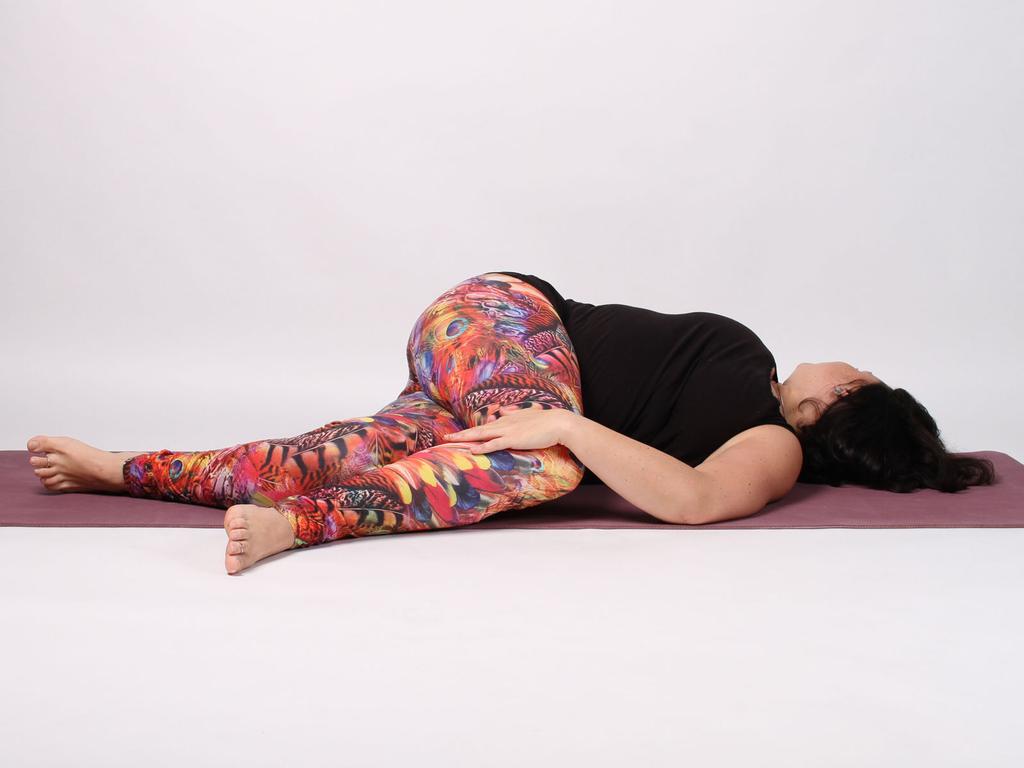 Protažení stran těla | Yogashop.cz